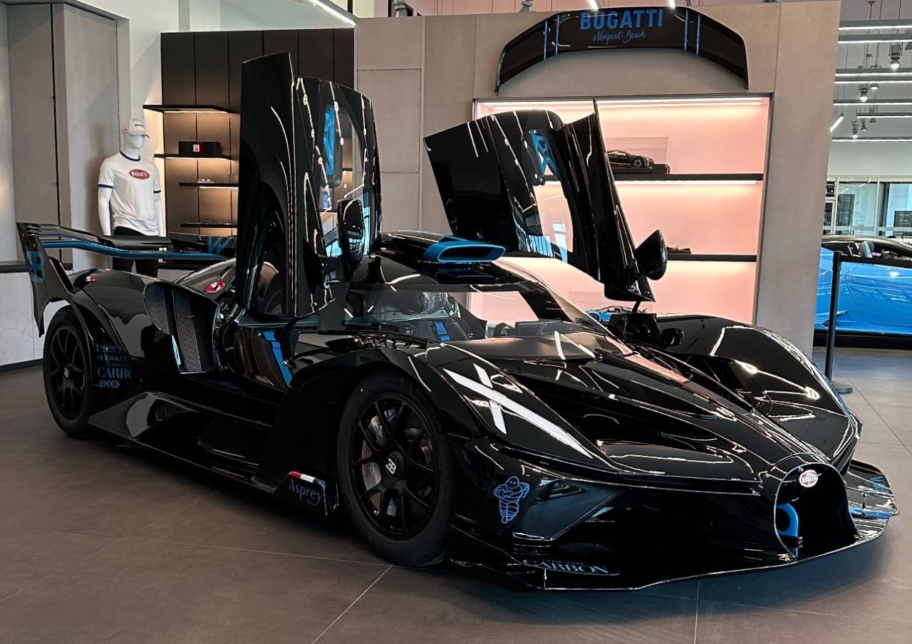 He receives a 4th Bugatti worth $4,3 million: the most famous collector ...